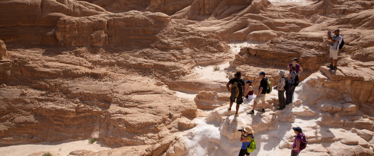 12 Basic essentials for desert hiking - The Gate Travel Network